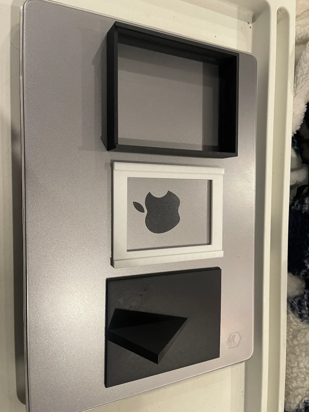 Modern Frame 35pt One Touch Display Stand by LewisD - MakerWorld