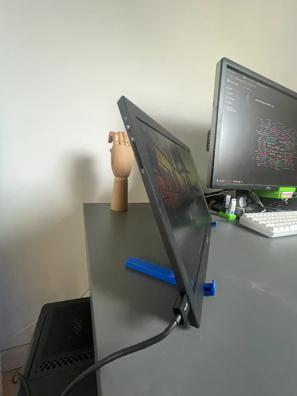 Monitor mount for small portable monitors/tablets by Arnold - MakerWorld