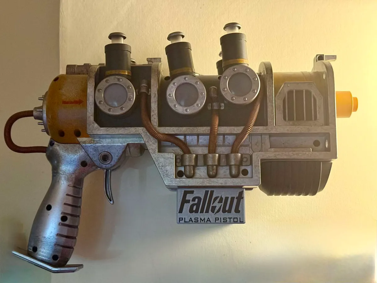 Fallout Plasma Pistol & Rifle Wall Mount - Free 3D Print Model - MakerWorld