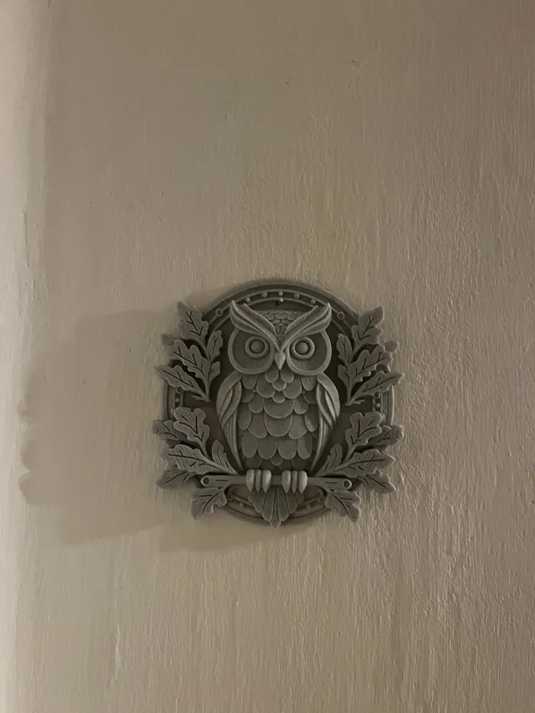 墙上的神话猫头鹰徽章 - 免费 3D 打印模型 - MakerWorld