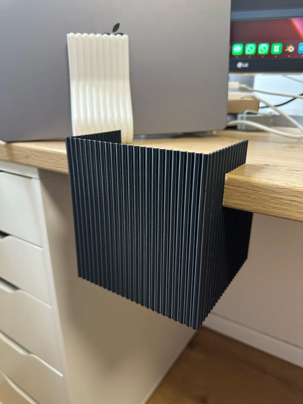 Modern desk trash bin - Free 3D Print Model - MakerWorld