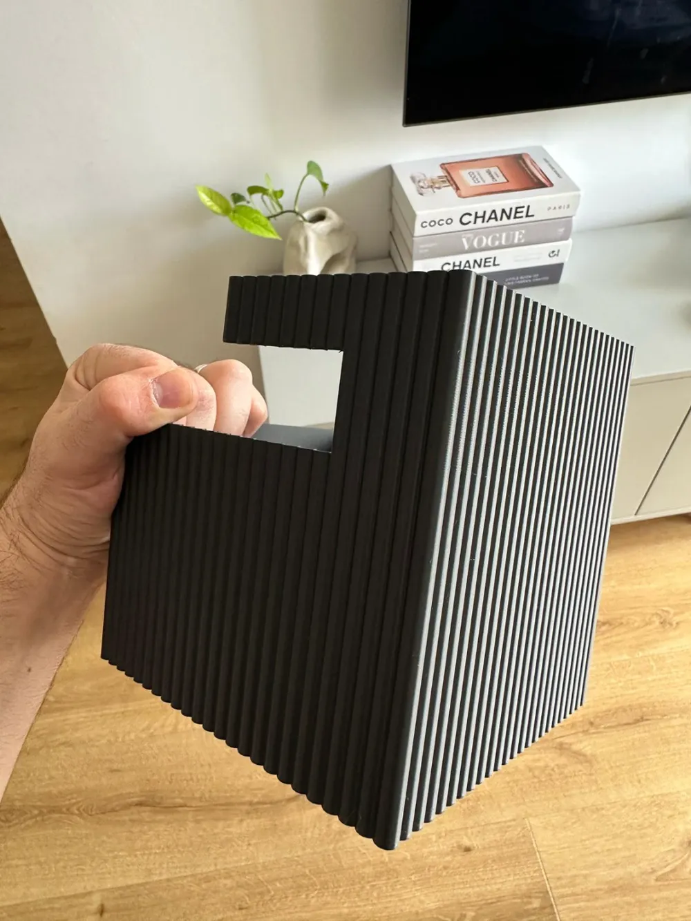 Modern desk trash bin by Yaron Amsalem - MakerWorld