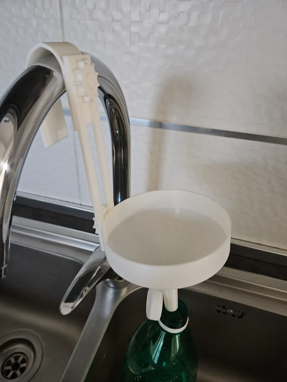 Adjust-A-Funnel Hands-Free Pouring Assistant! by diego384 - MakerWorld