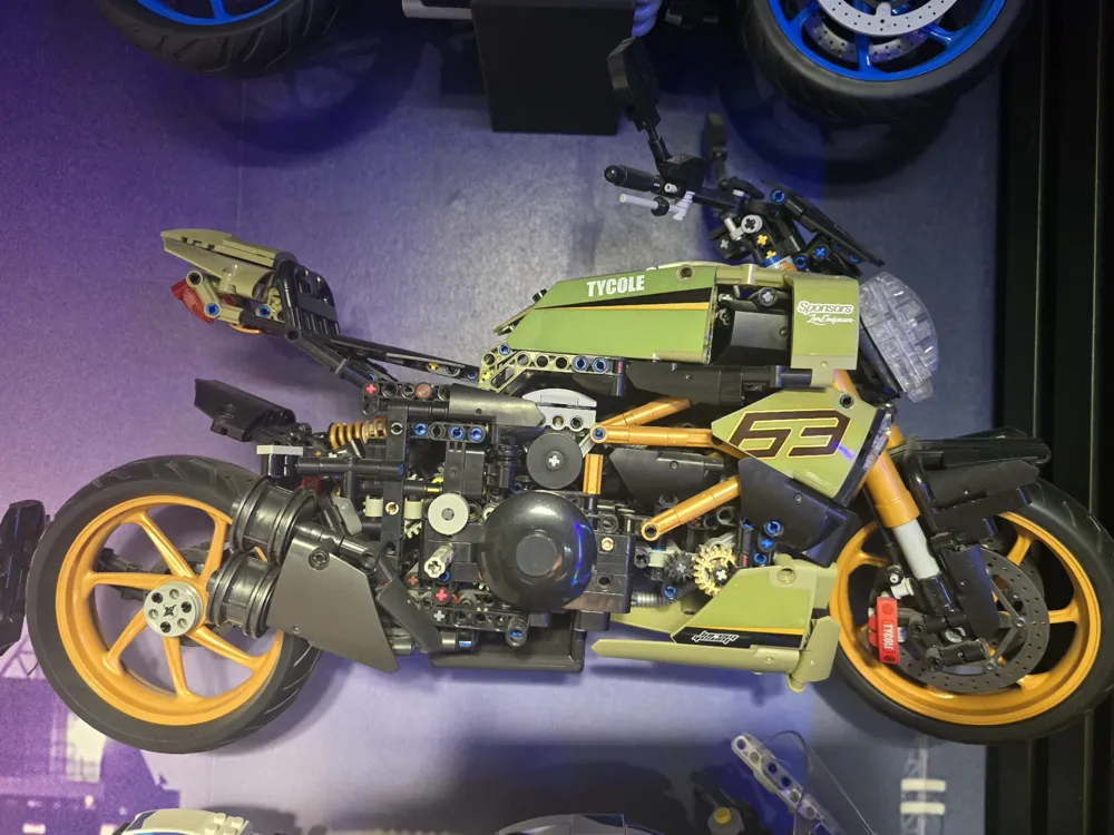 Brick Technic TYCOLE 63 (DUCATI DEVIL) Wall mount by moranq71 - MakerWorld