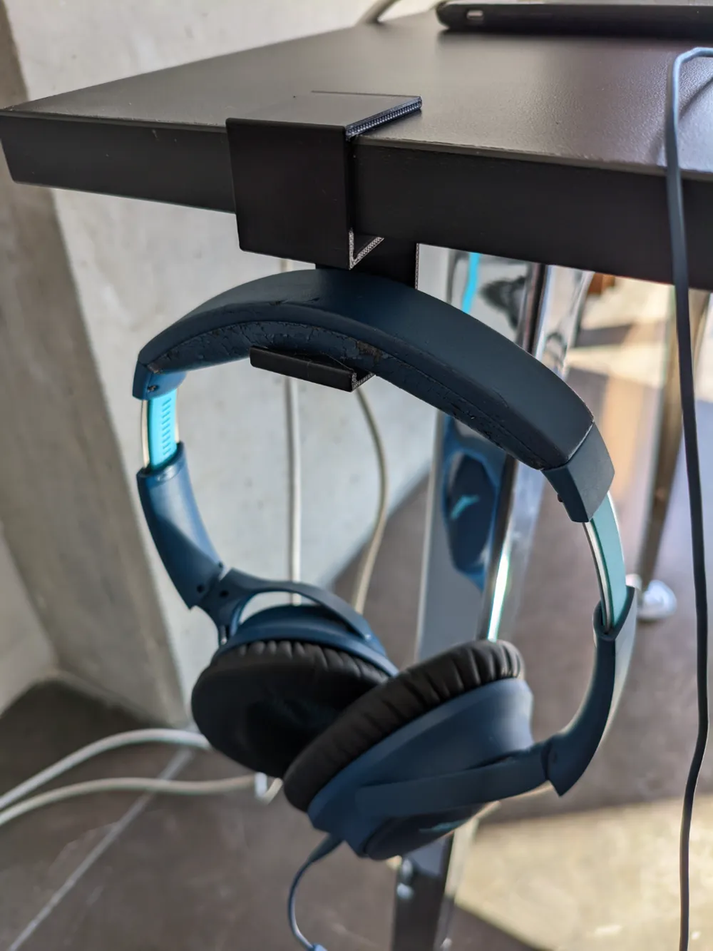 20mm Under Table Headphone Hook by royeiror - MakerWorld