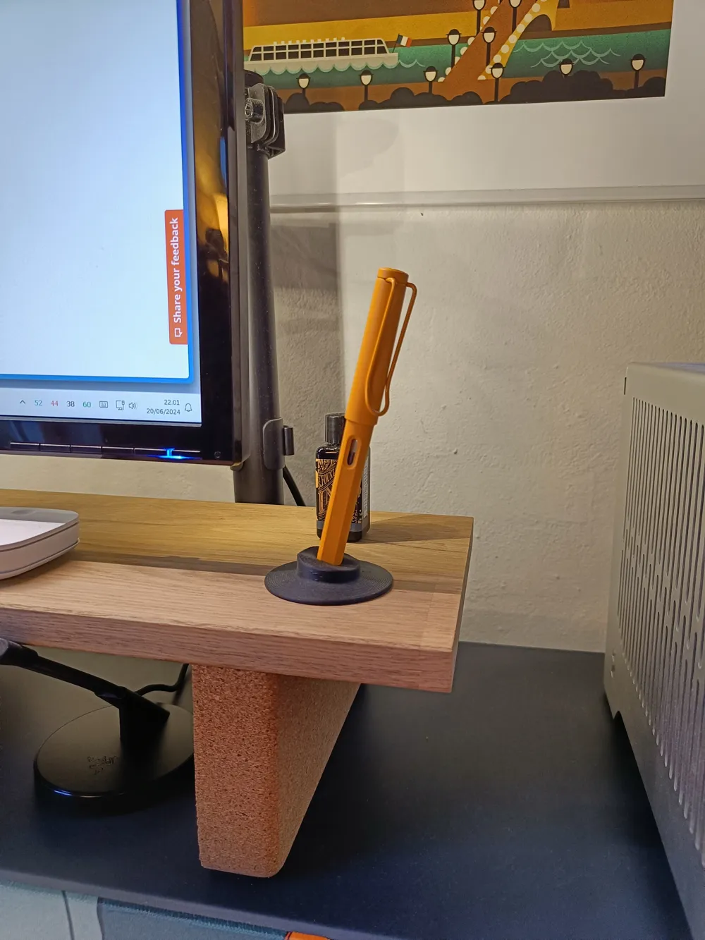 Lamy Safari Stand/Holder by Rasmus Helbo - MakerWorld