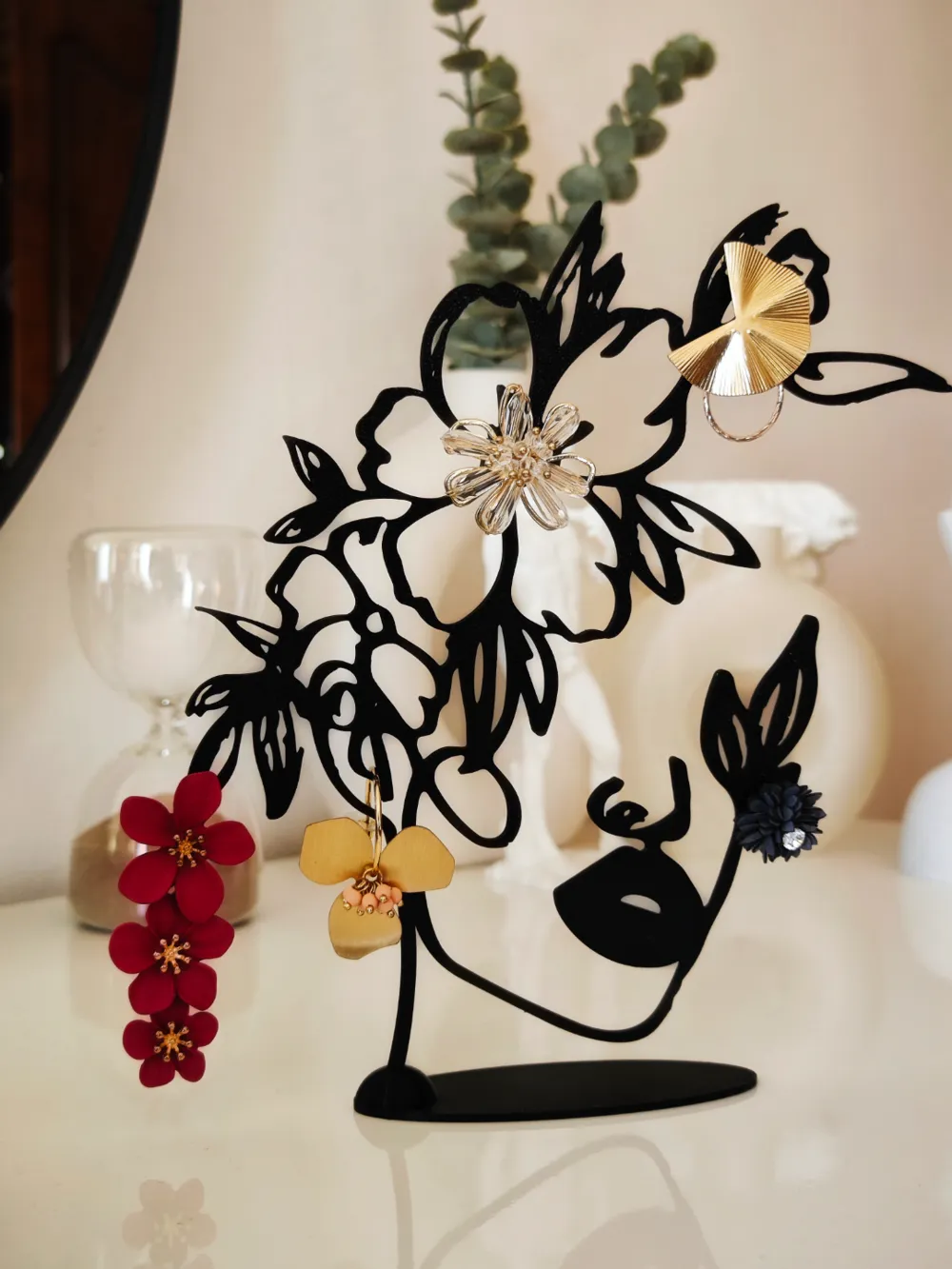 Flower Women Earring Holder by everydaynormalguy99 - MakerWorld