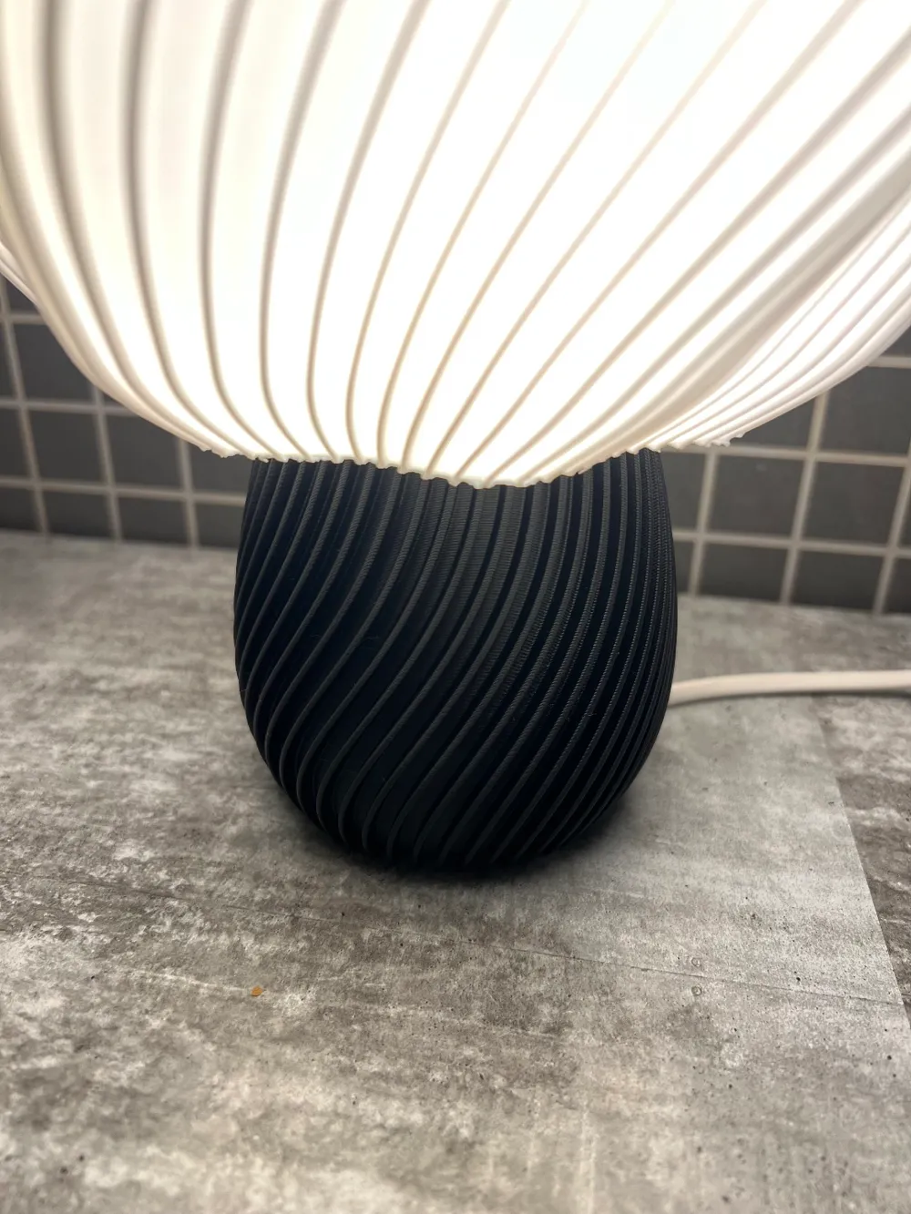 Twisted lamp with stand by Spetz3D MakerWorld: Download Free 3D Models