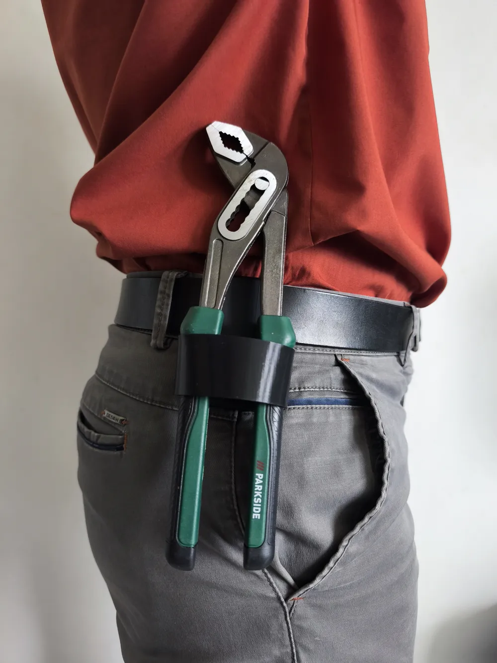 Customizable belt-mounted tool holder (PLA + TPU) by Łukasz Orłowski ...