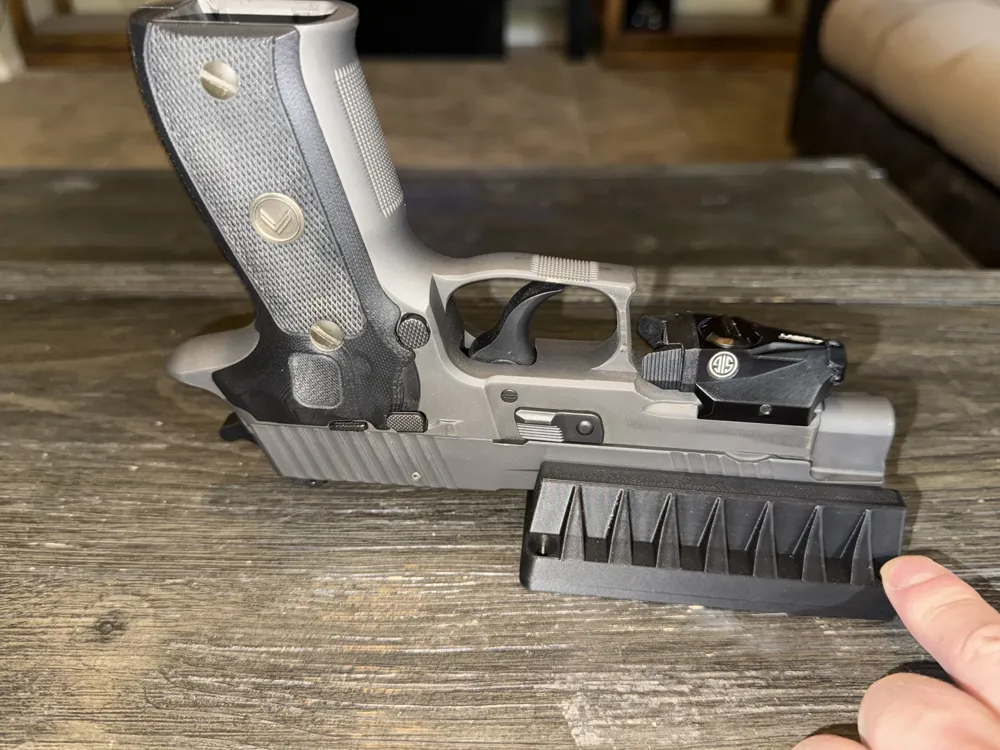 SIG P226 .40 S&W Magnetic Gun Mount by Reese0411 MakerWorld: Download Free 3D Models