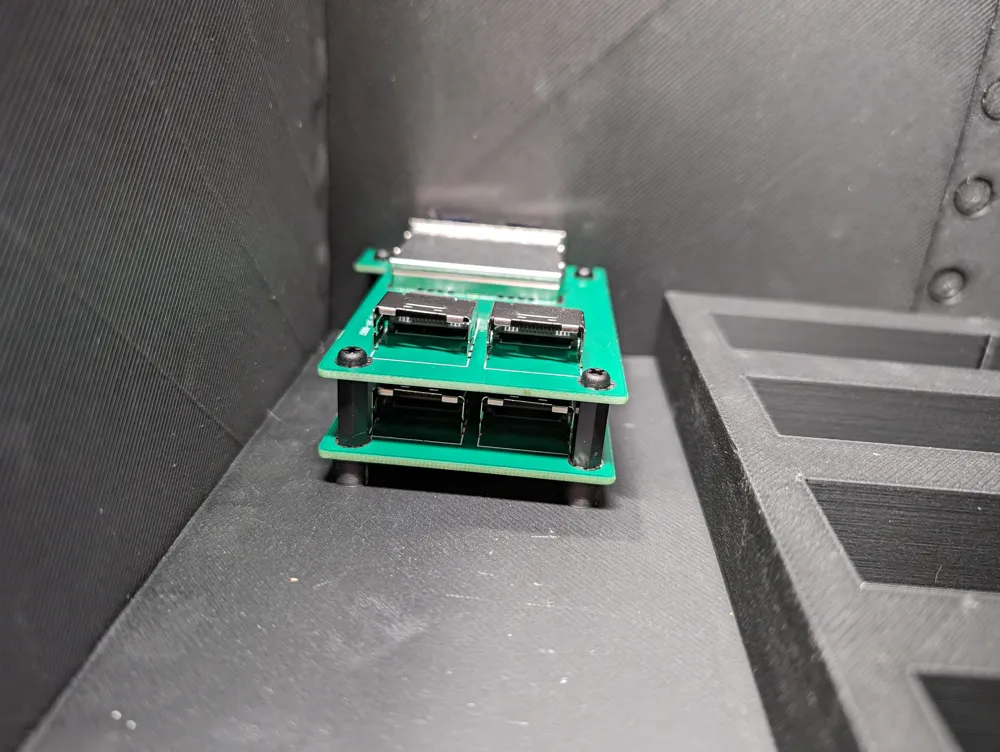 JBOD v2 - Enclosure for 16 Drives (JBOD/HBA) Remixed by FriedCheese ...