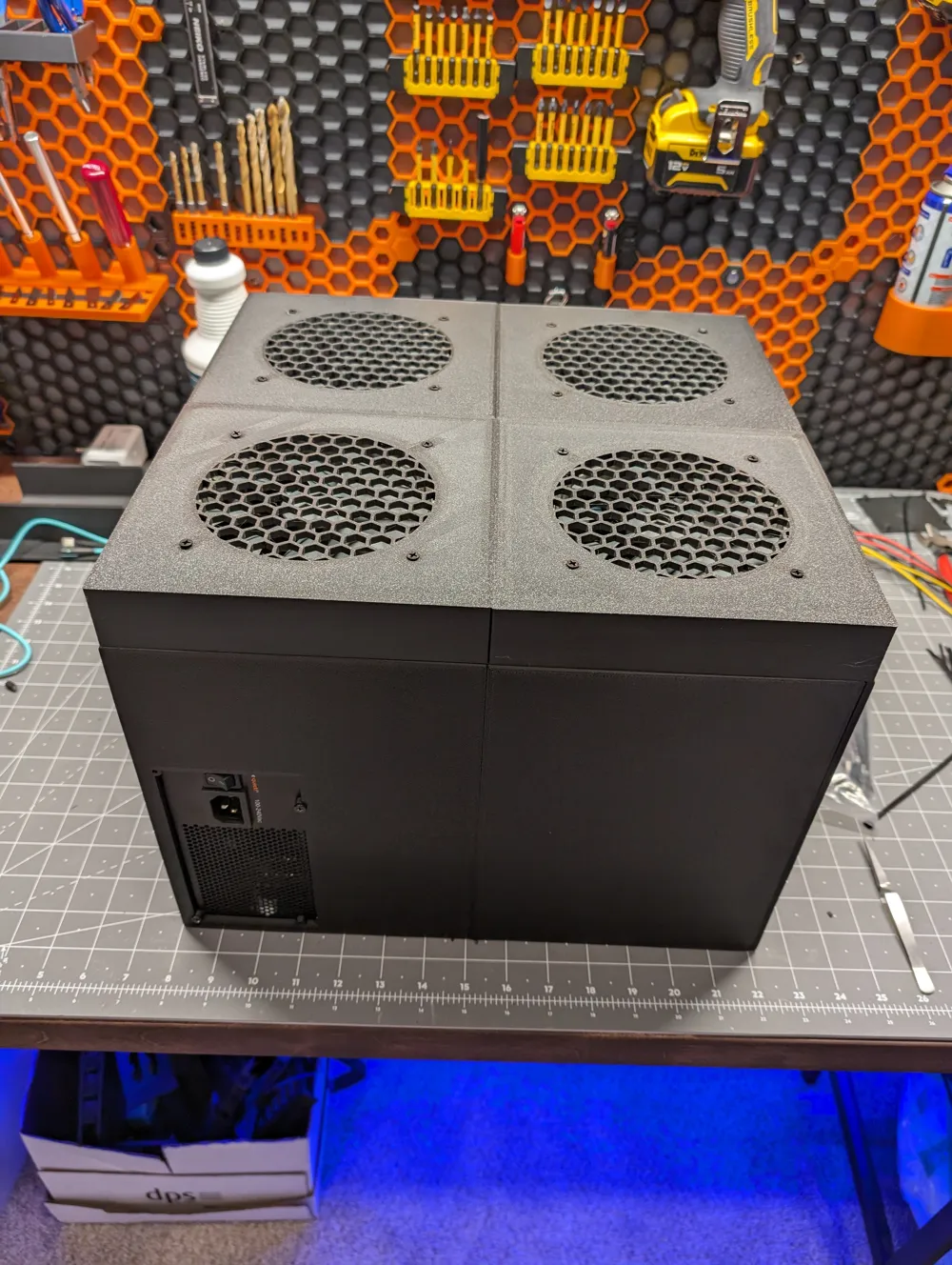 JBOD v2 - Enclosure for 16 Drives (JBOD/HBA) Remixed by FriedCheese ...