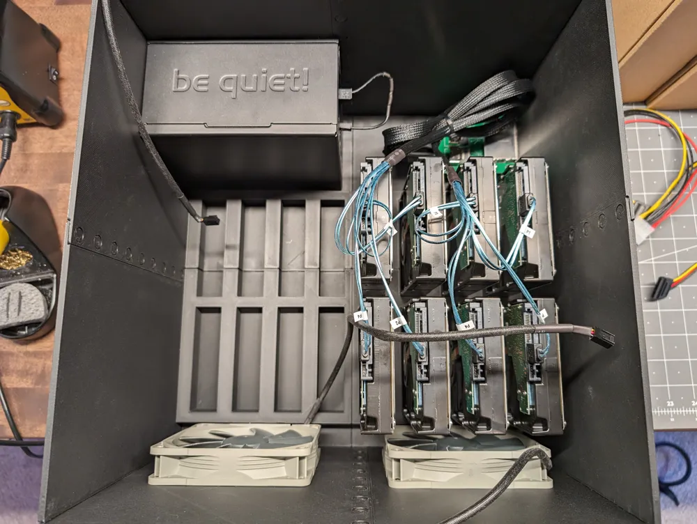 JBOD v2 - Enclosure for 16 Drives (JBOD/HBA) Remixed by FriedCheese ...