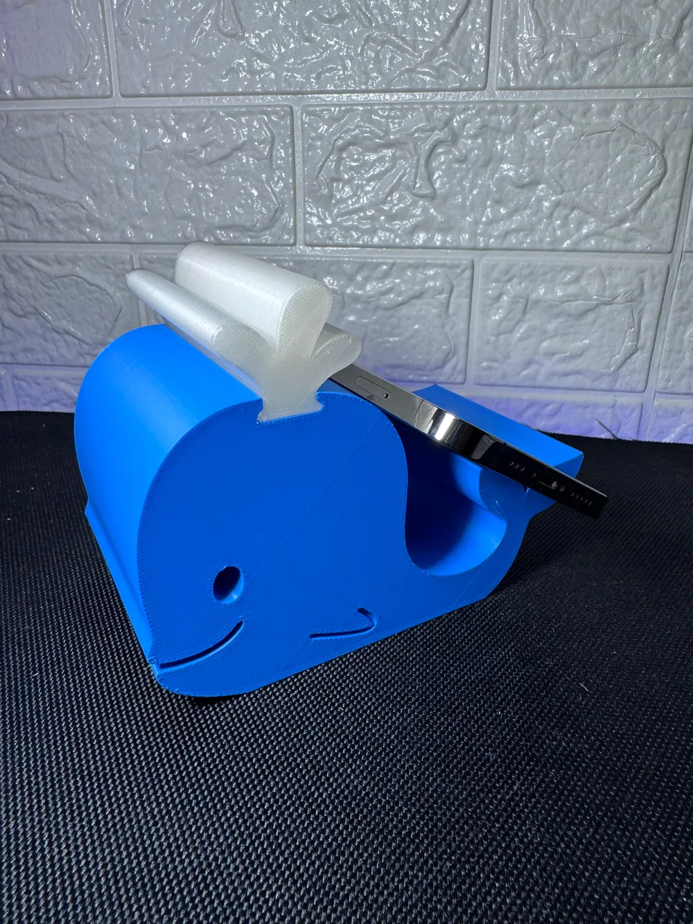 Whale Phone Stand - Free 3D Print Model - MakerWorld