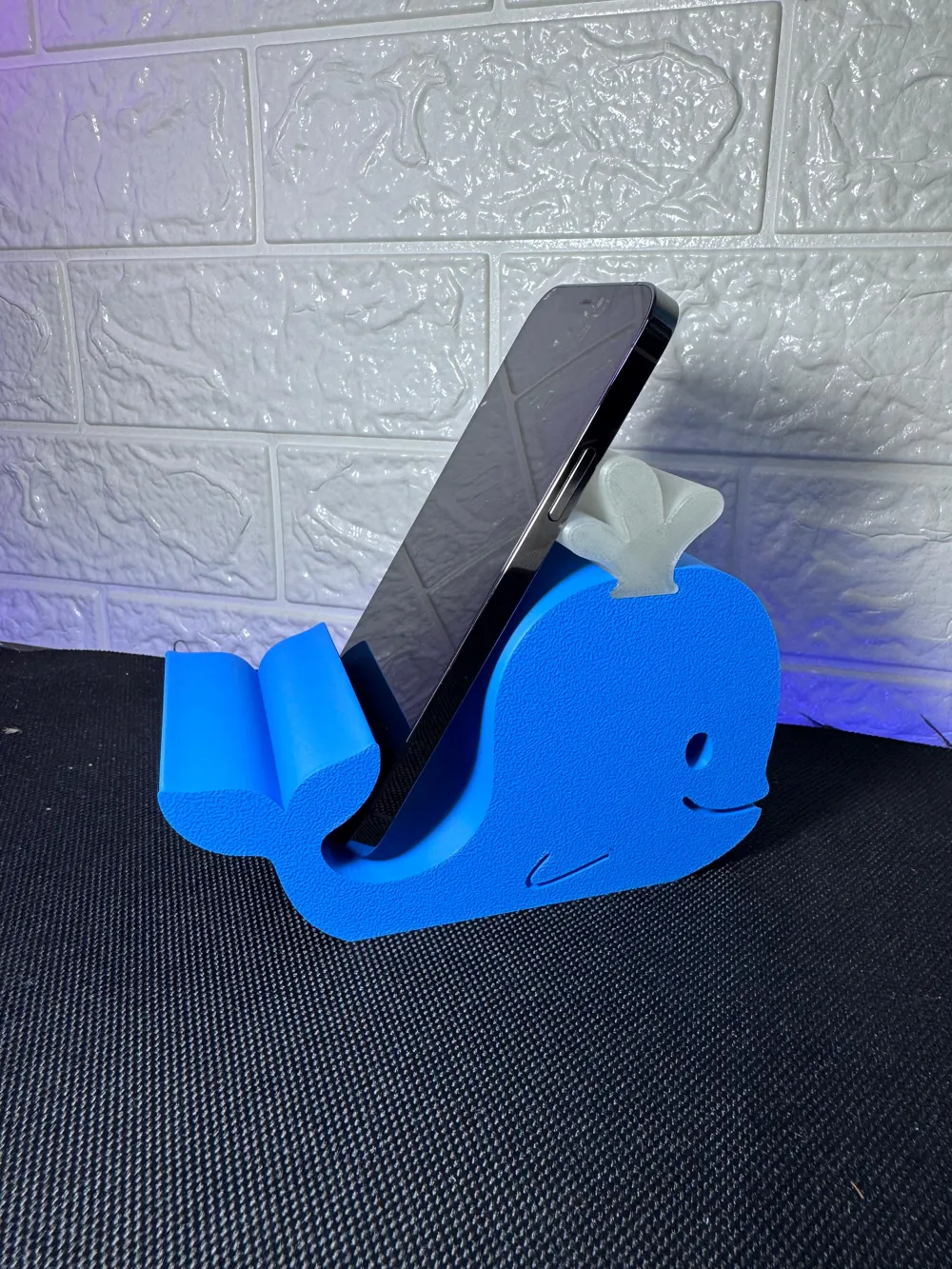Whale Phone Stand - Free 3D Print Model - MakerWorld