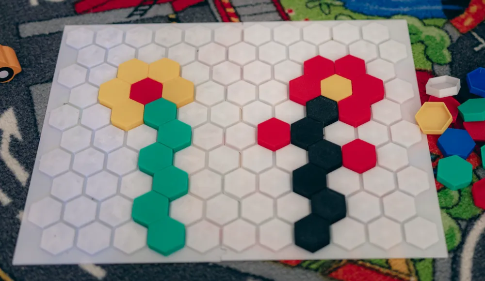 Kids BeeHive mozaic game by frenkees - MakerWorld