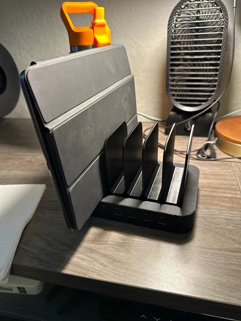 Dividers for 5 USB Charging Station by brian.ralls.79 - MakerWorld