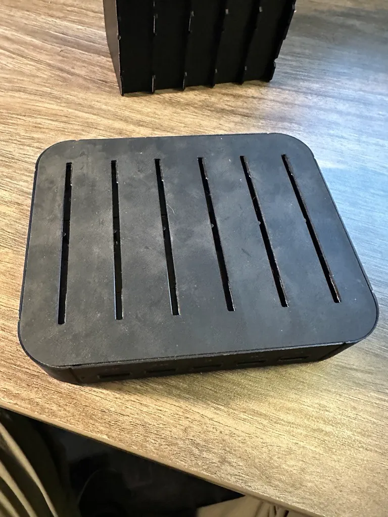 Dividers for 5 USB Charging Station by brian.ralls.79 - MakerWorld