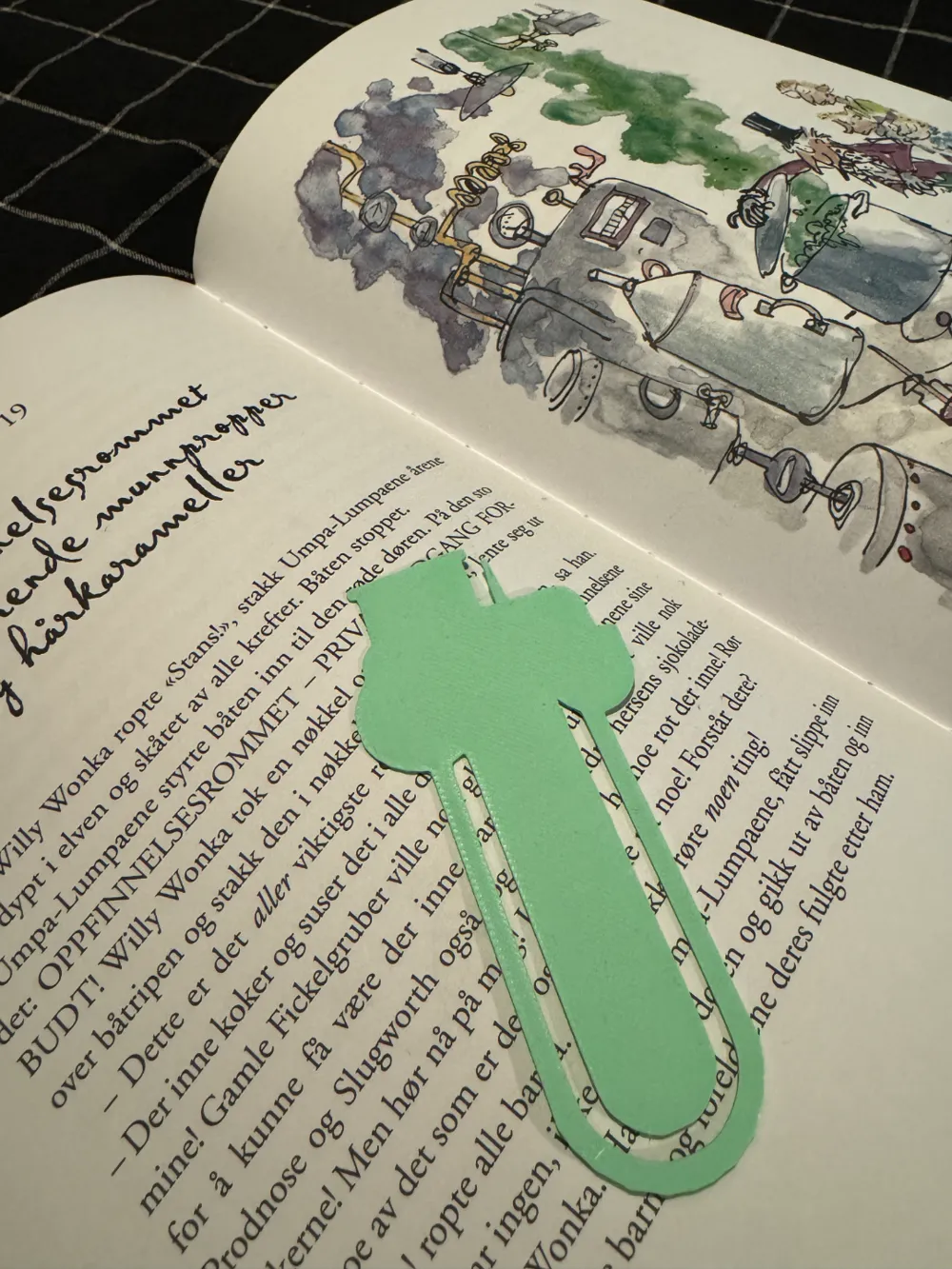 Tractor bookmark by surrehue - MakerWorld