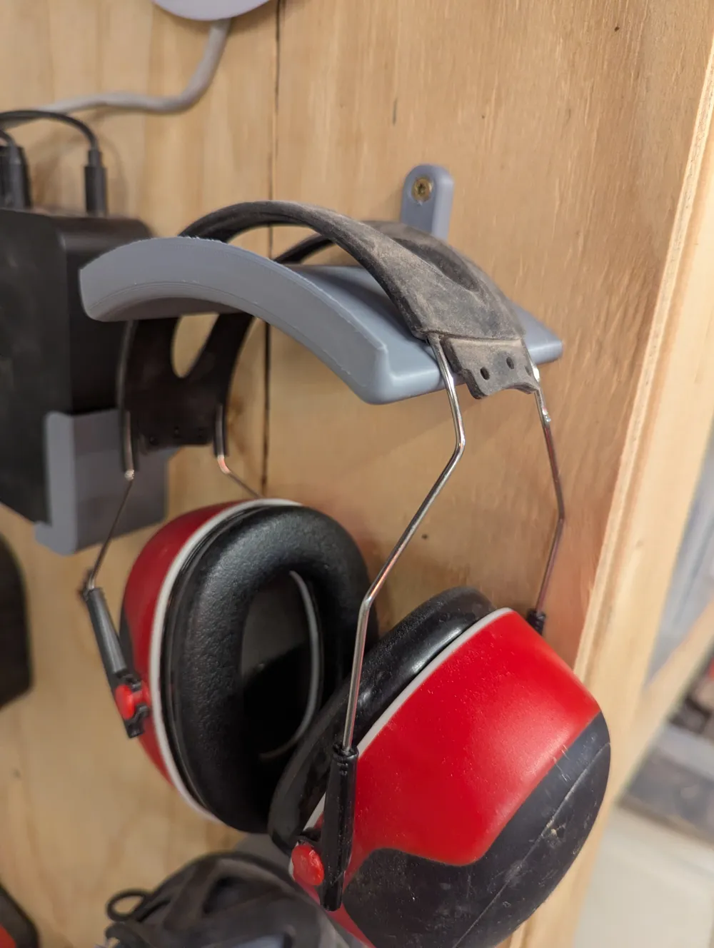 Earmuff Hanger Remixed by Dan MakerWorld: Download Free 3D Models