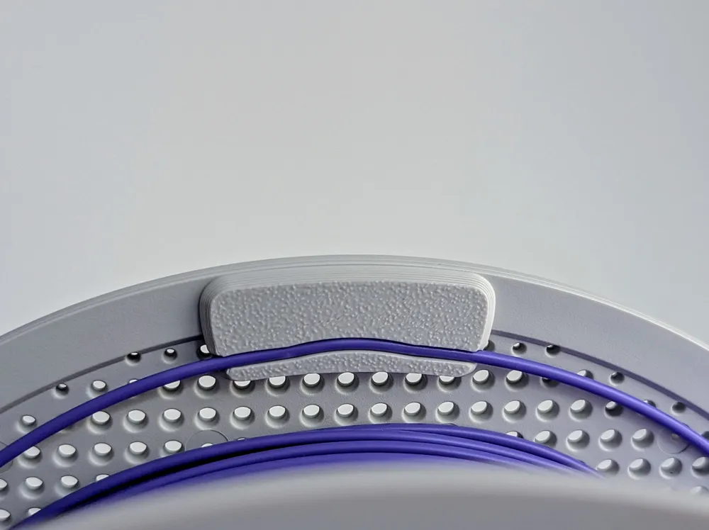 Filament clip for Bambu Lab spools - Free 3D Print Model - MakerWorld