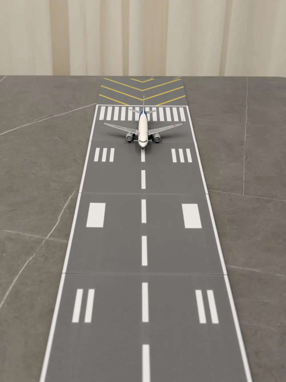 Modular Airport Runway (1:400) - Free 3D Print Model - MakerWorld