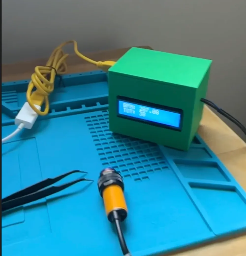 Arduino Box Breadboard Lcd Display And Sensors By Extrusodesign