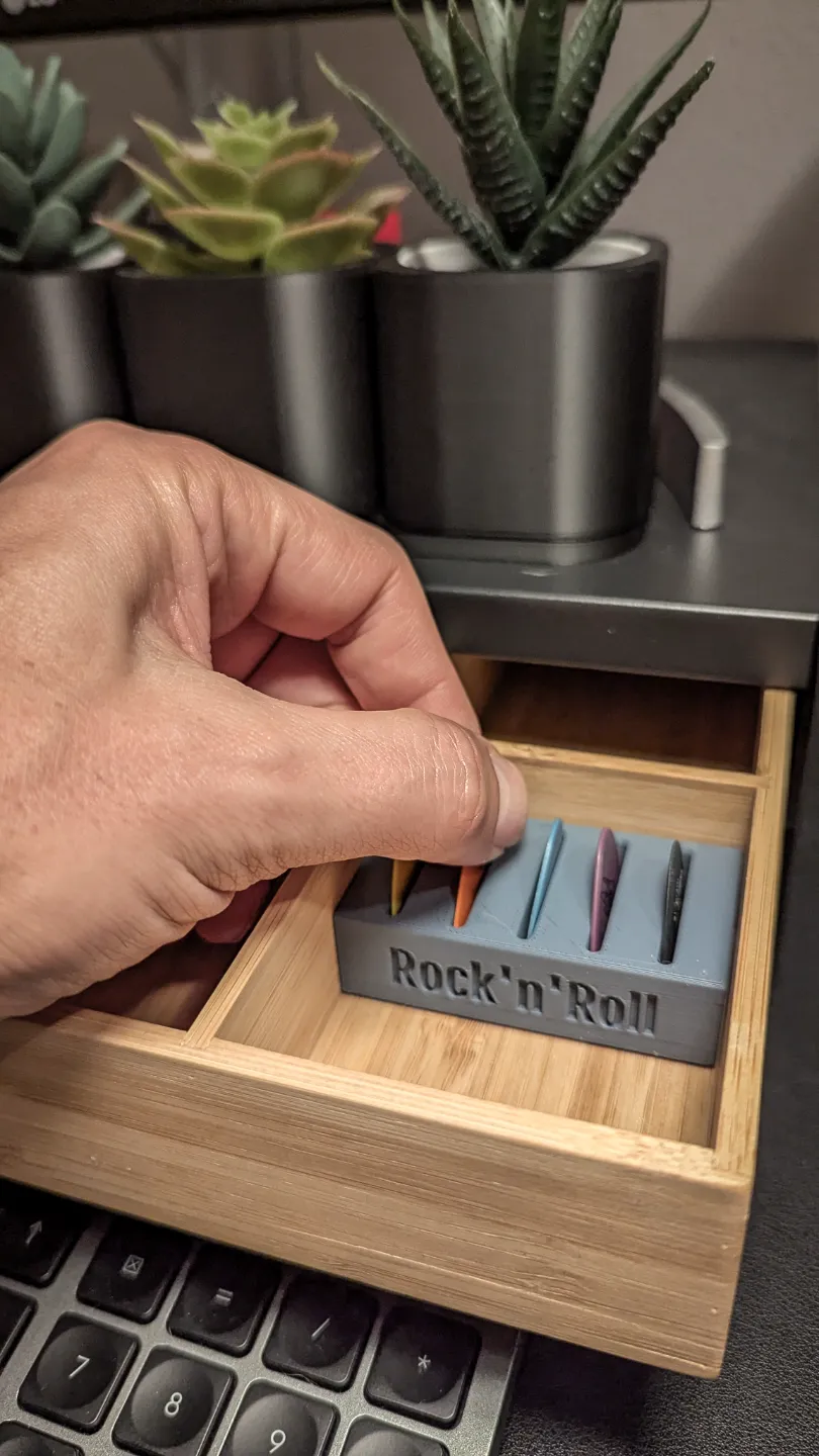 Table pick holder by Gruso MakerWorld: Download Free 3D Models