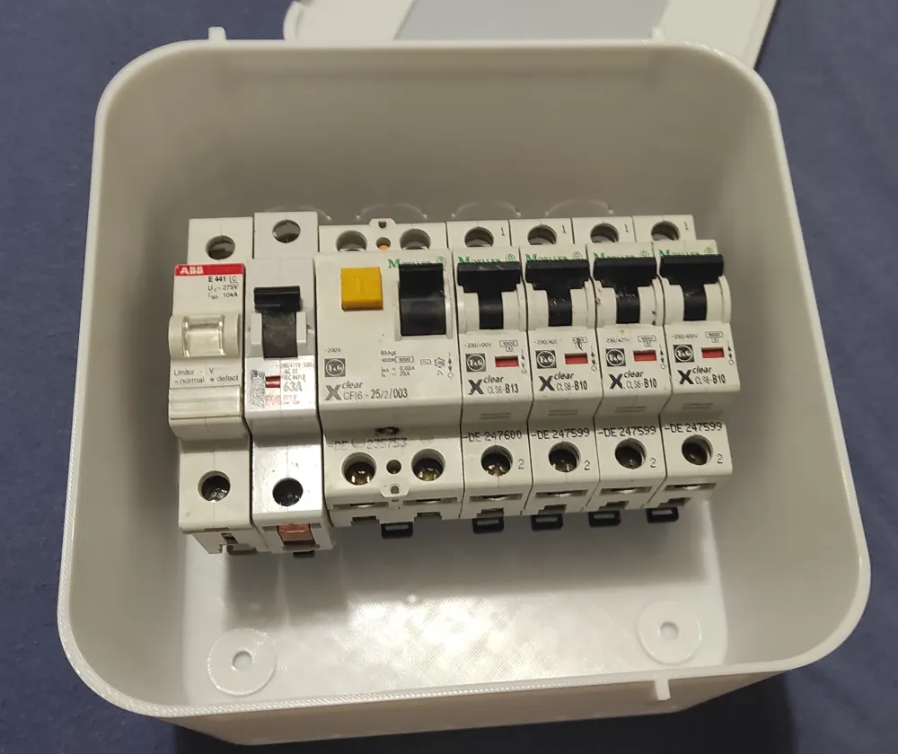 Simple 8-Slot Fuse Box for ES Circuit Breakers - Free 3D Print Model ...
