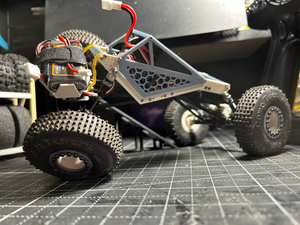 FishBone SCX24 Comp Chassis - Free 3D Print Model - MakerWorld