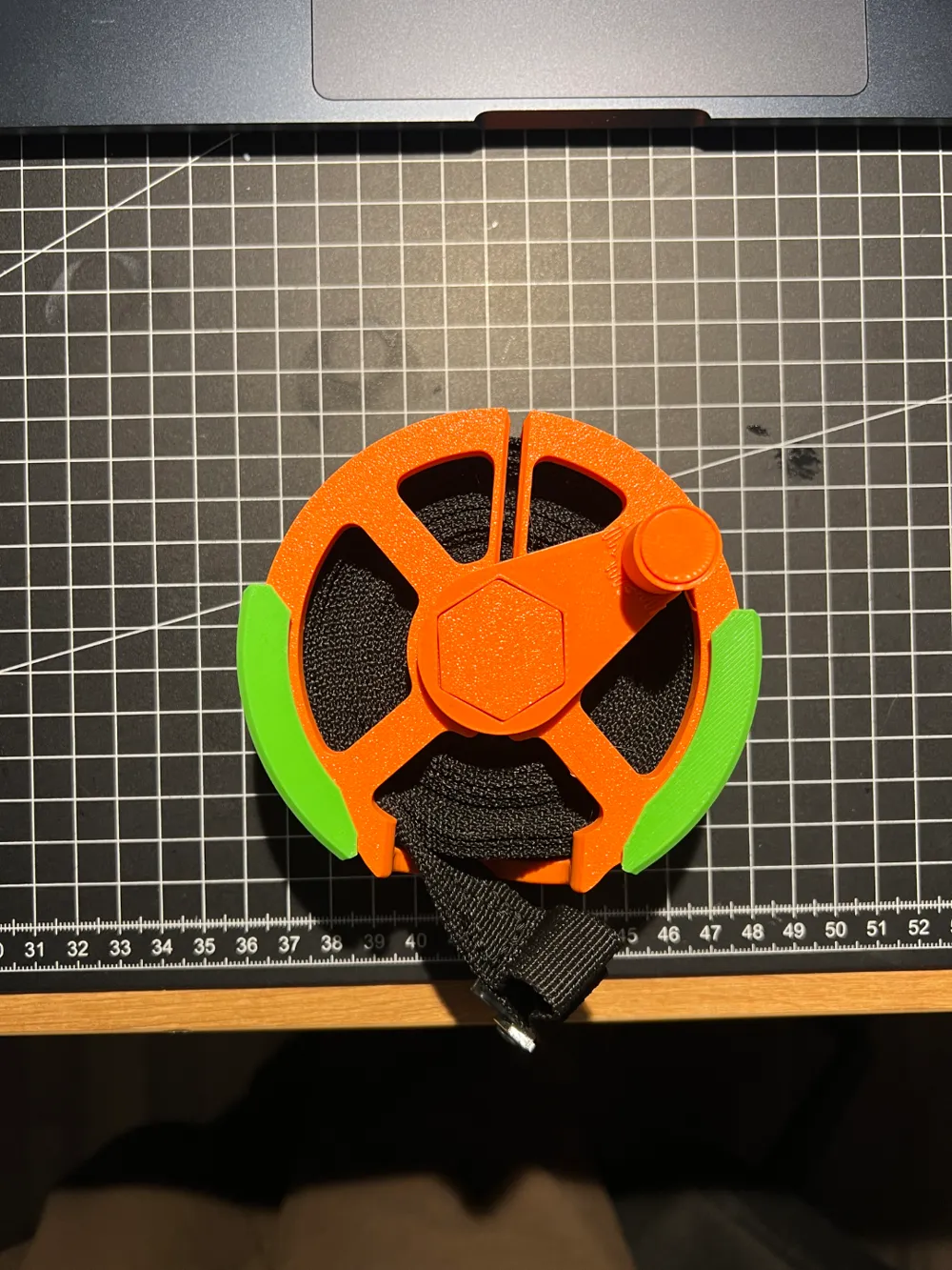 Wall mount for practical "Ratchet strap reel" Remixed by Steffen Döhler ...