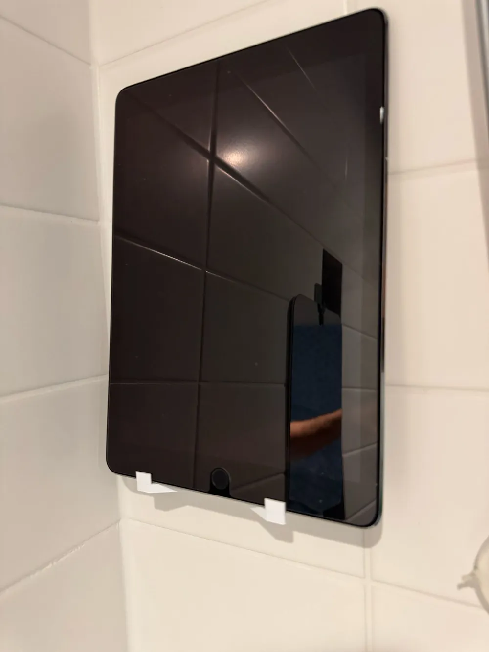 Minimalist Horizontal Wall Mount by andreCCOMakerWorld: Download Free ...