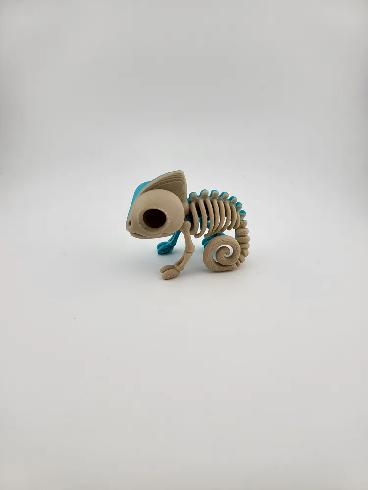 Figurin av ett skelett av en kameleont för skrivbords- eller hylladekoration av Mad power ...