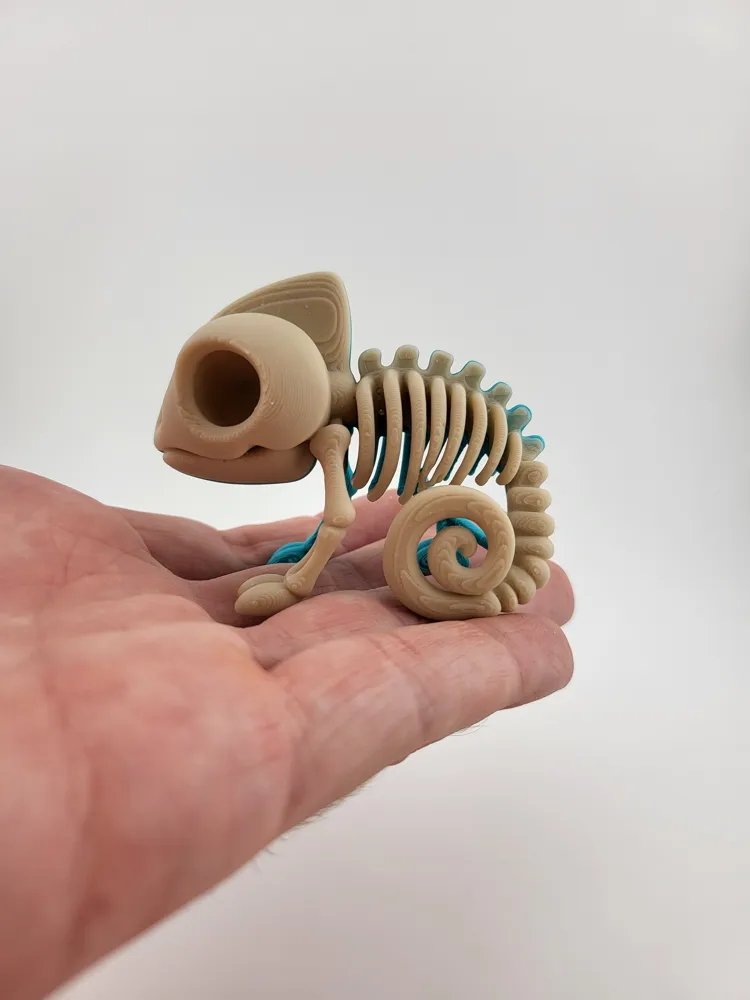 Skeleton Chameleon Figurine for Desk Shelf Decor - Free 3D Print Model - MakerWorld