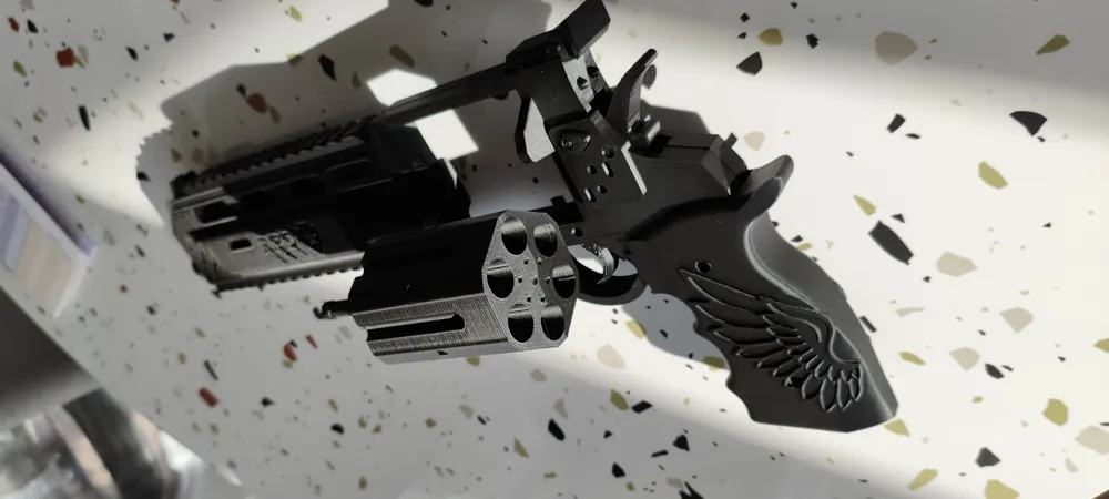 RE9 Leon S. Kennedy - Requiem Revolver - Free 3D Print Model - MakerWorld