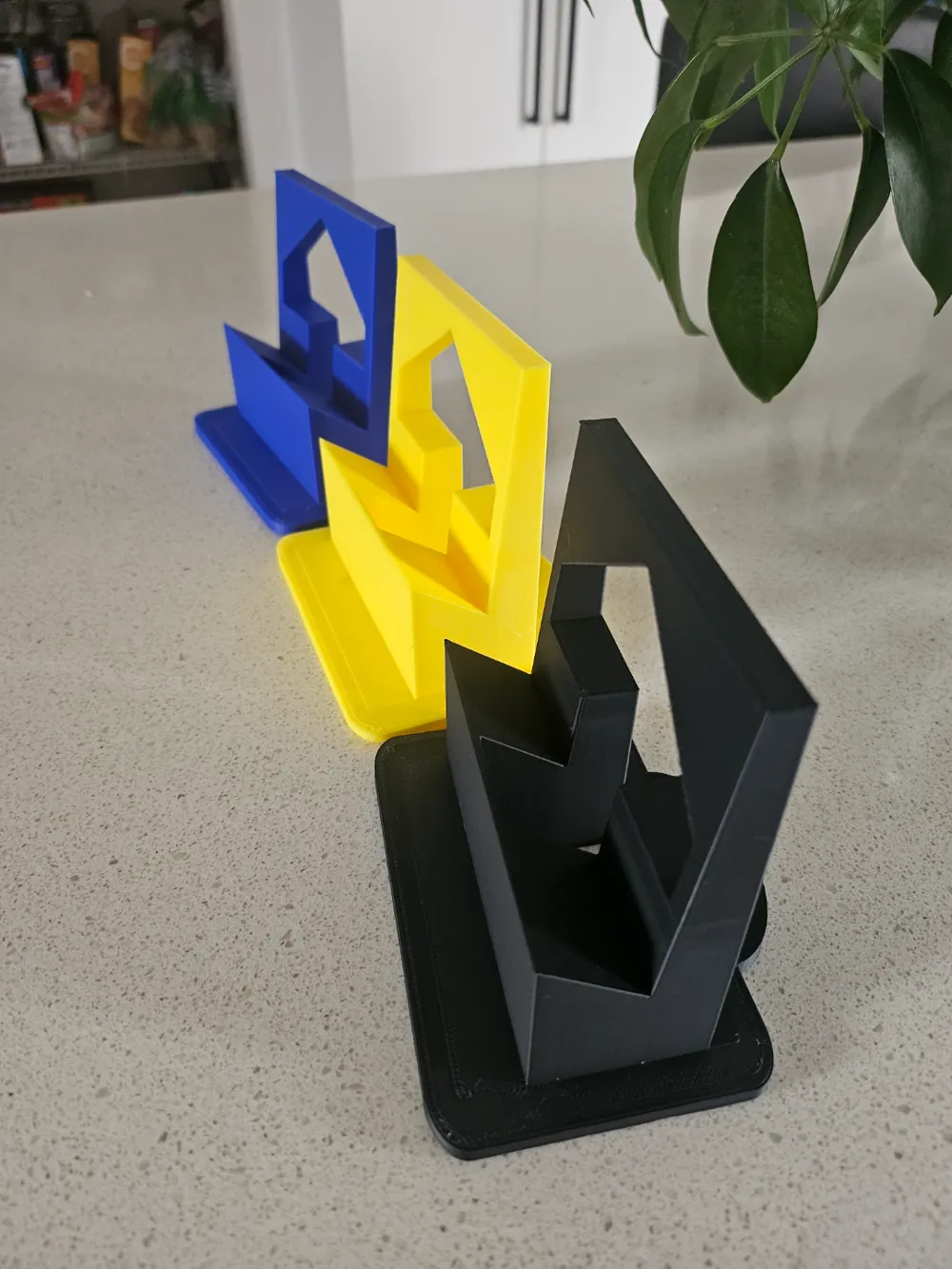 Iphone-Ipad stand(holder) wire path by Tommy Gun - MakerWorld