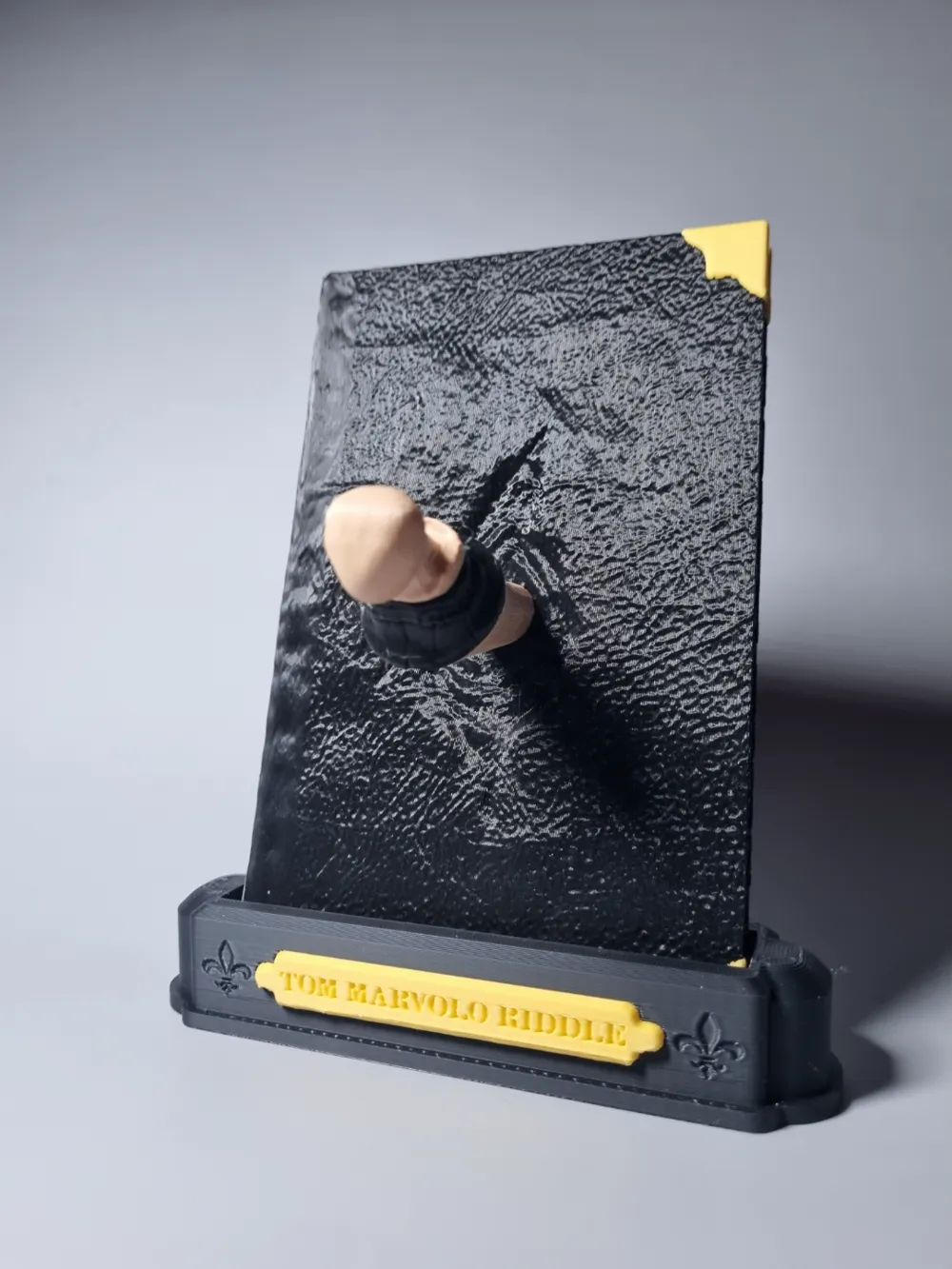 Tom Riddle's Diary with Basilisk fang Harry Potter by Big Simi - MakerWorld