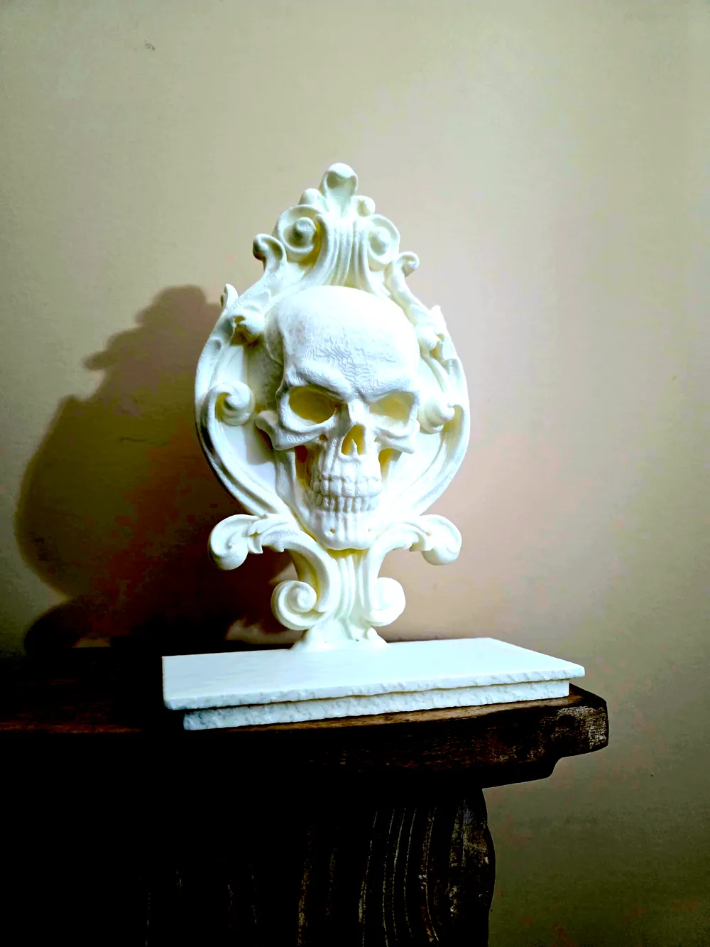 Elegant Gothic Skull Wall Shelf - Free 3D Print Model - MakerWorld