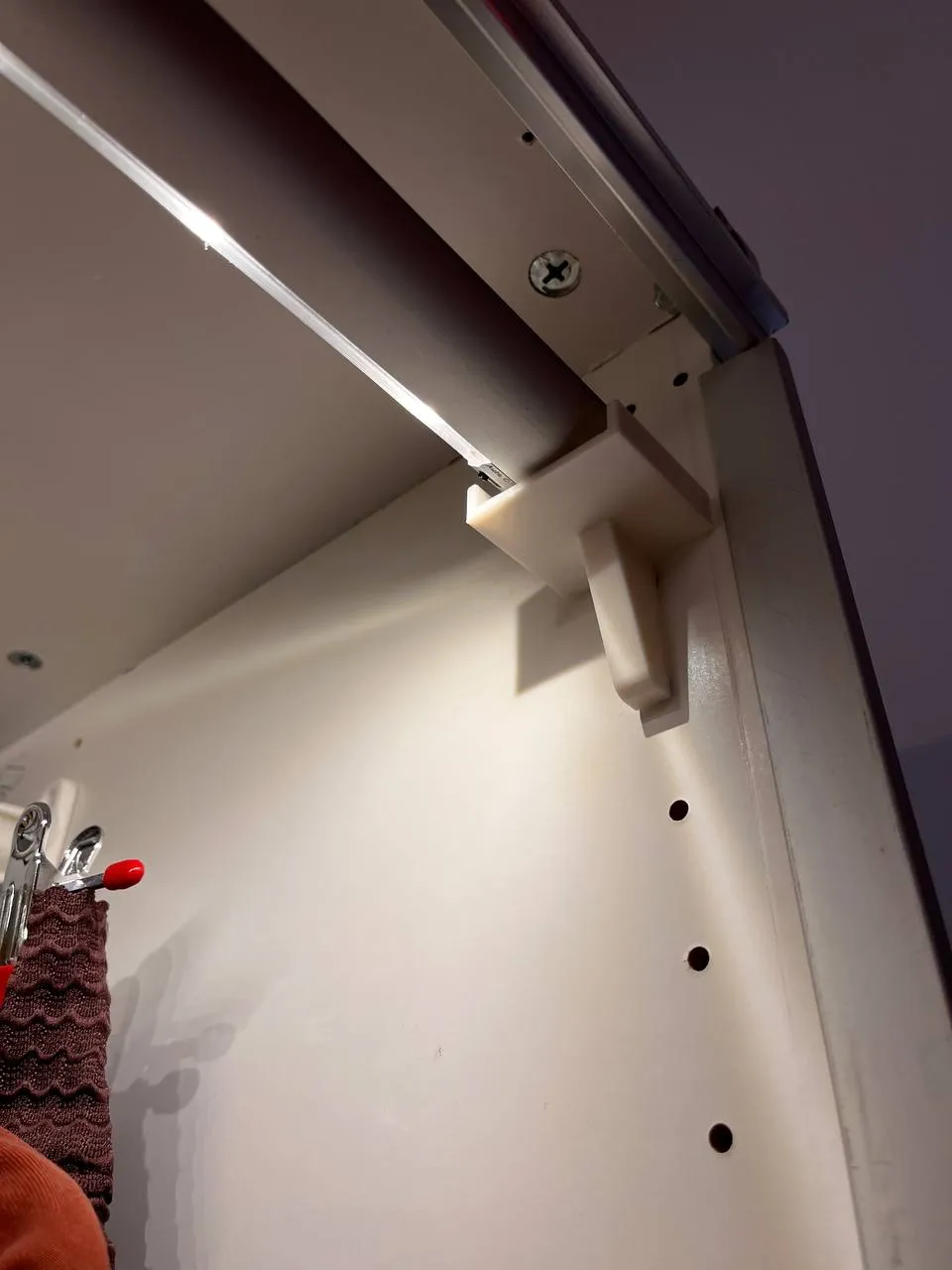 IKEA PAX closet light holder by Cy-Bea - MakerWorld