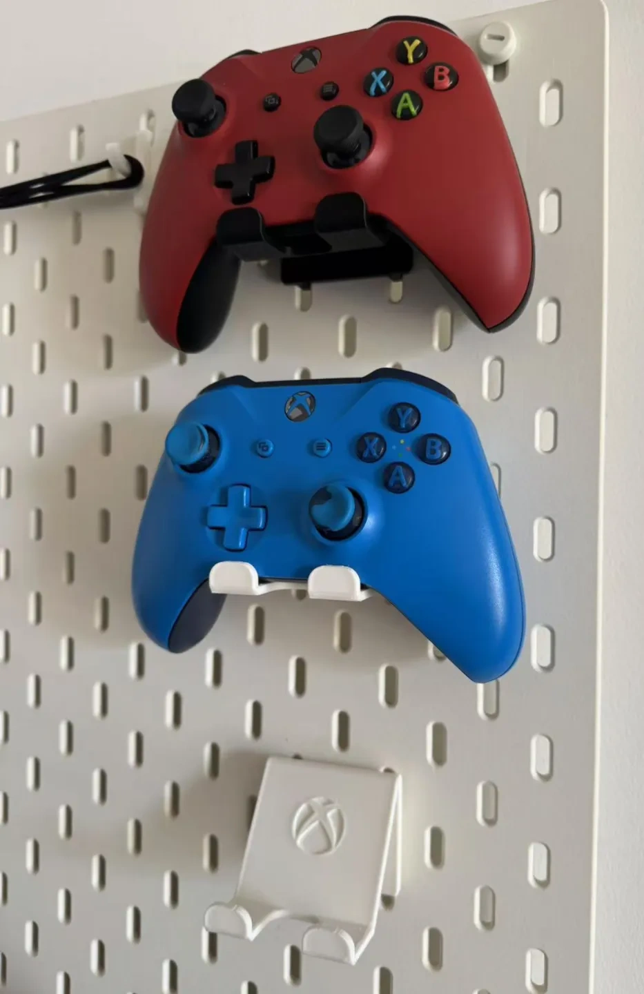 IKEA pegboard Xbox controller holder by Combo - MakerWorld