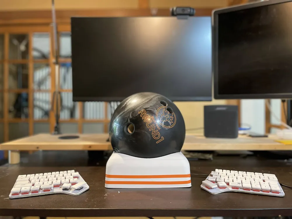 A giant trackball base using a bowling ball by interestor/murasaki ...