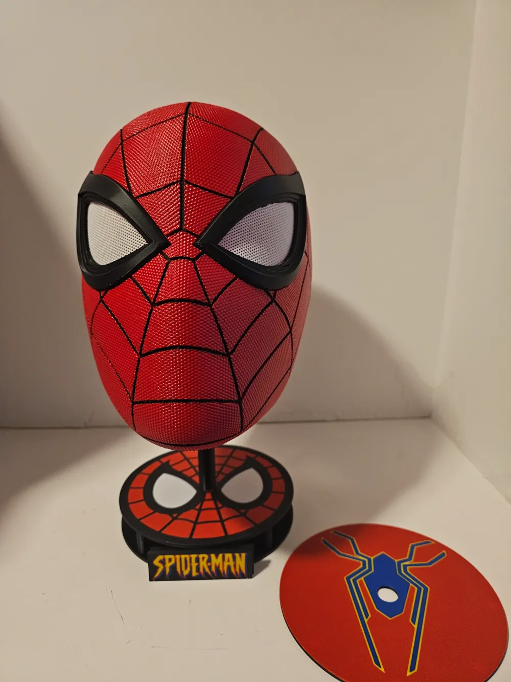 Spiderman Helmet Stand w/ Changeable face plates - Free 3D Print Model ...