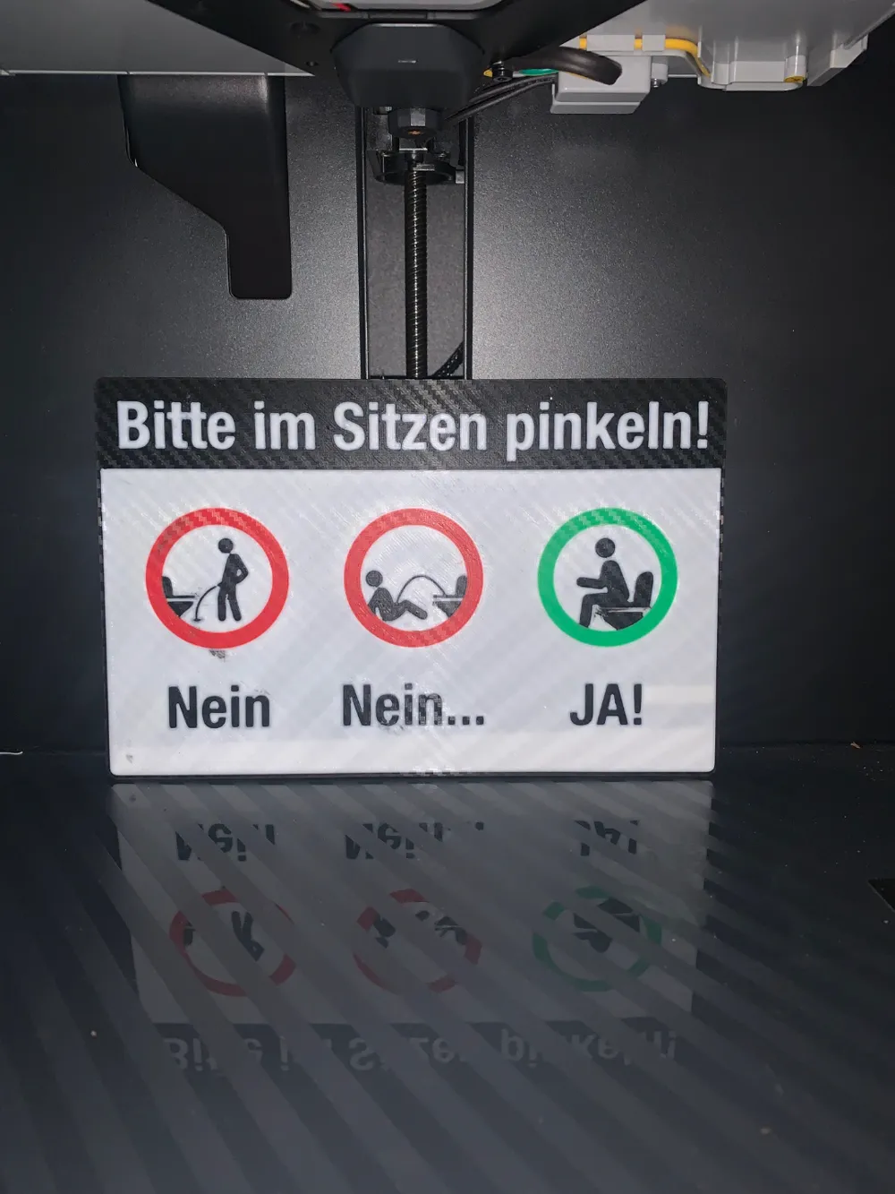 Lustiges Schild: Bitte im Sitzen pinkeln by gare-sb - MakerWorld