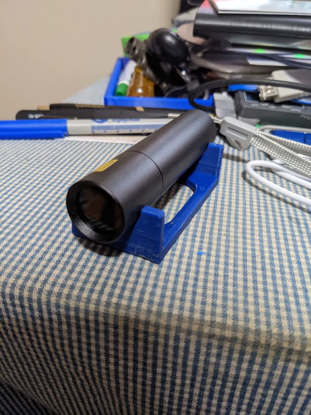 Small Stand for UV Flashlight by WoodButcherNPR - MakerWorld