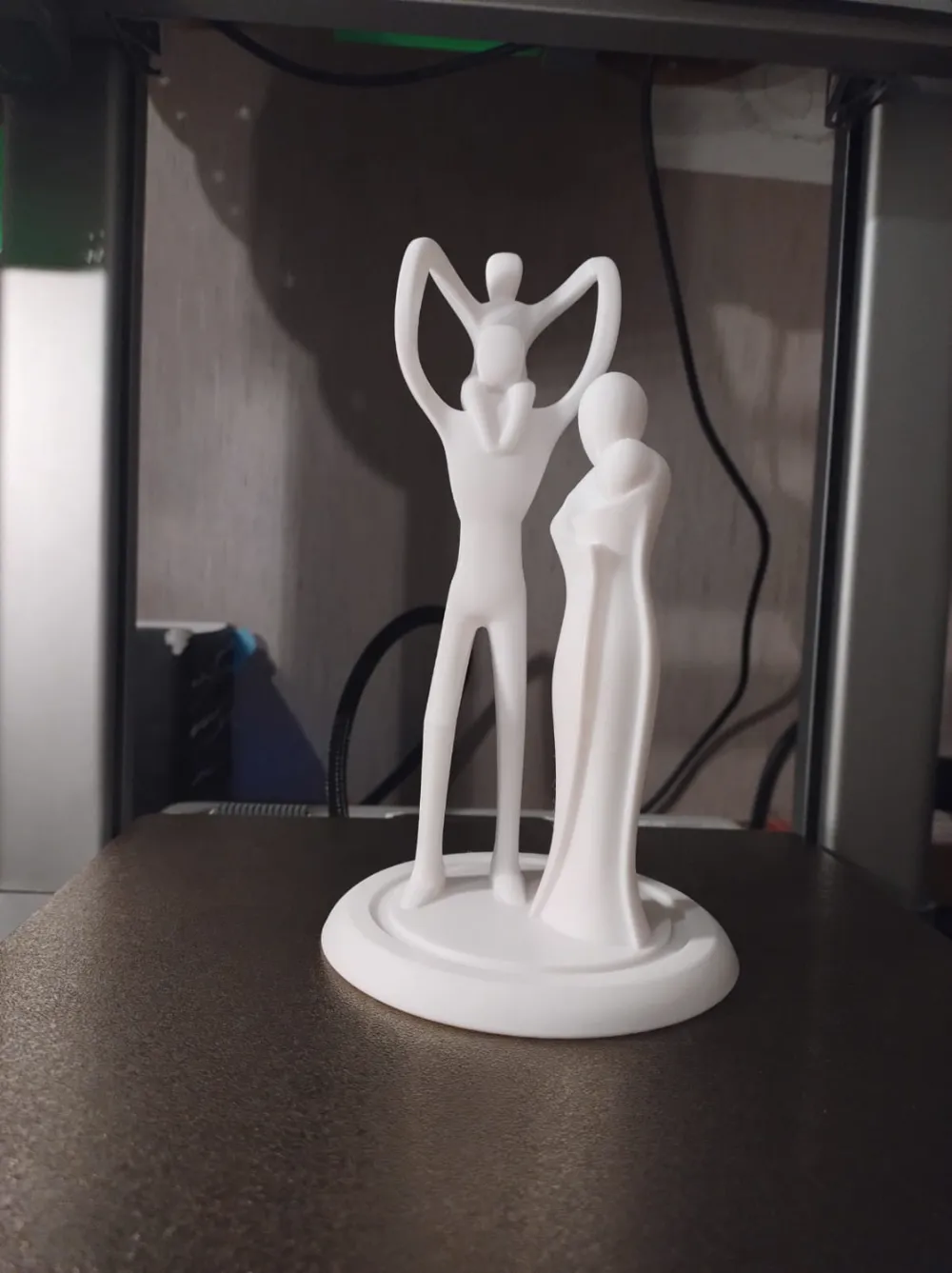 Family statue by FIXX - MakerWorld