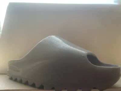 BIG yeezy slides by Tazman MakerWorld: Download Free 3D Models