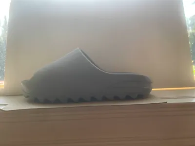 BIG yeezy slides by Tazman MakerWorld: Download Free 3D Models