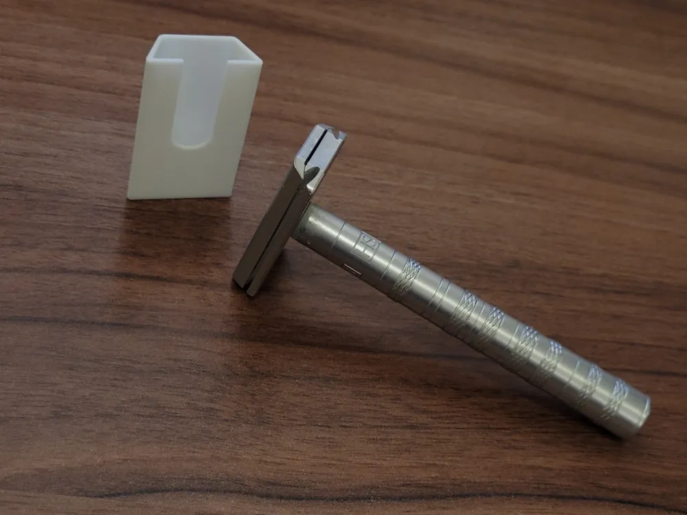 Razor Guard by Cardist MakerWorld: Download Free 3D Models