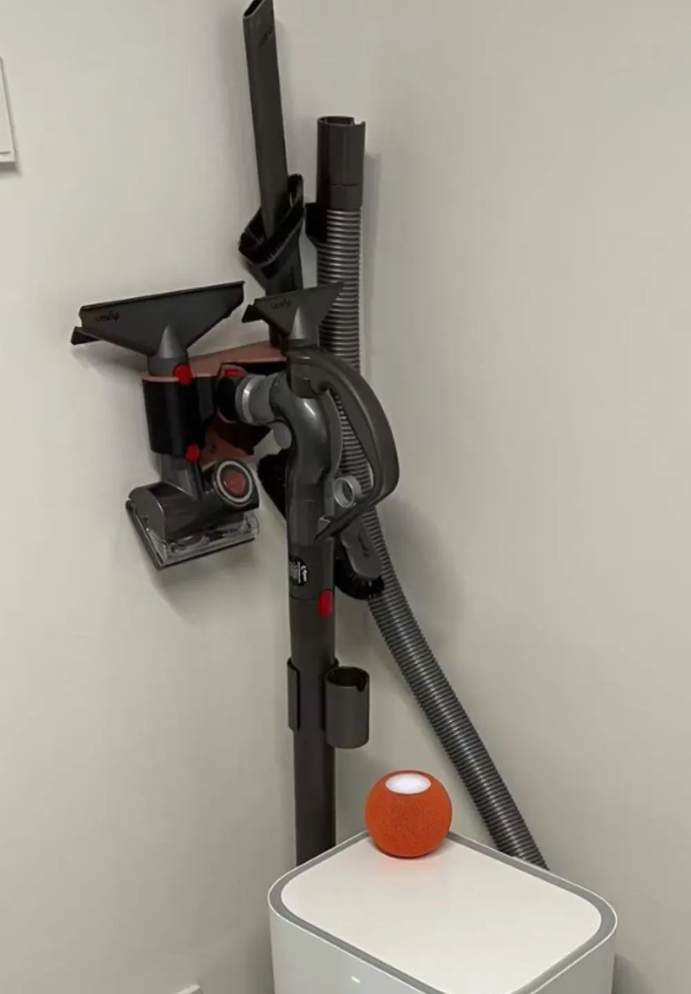 Dyson Vacuum Cleaner Accessory Hanger by XuiF0115 MakerWorld: Download ...