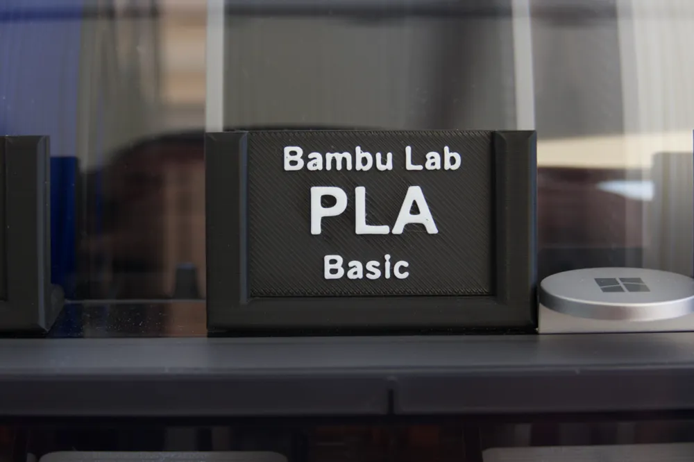 Simple Label Stand With Swappable Labels by raymanengland - MakerWorld